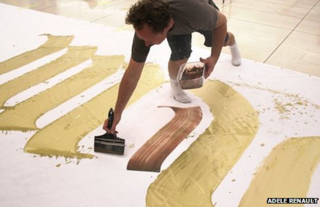 'Calligraffiti': The graffiti artist inspired by medieval scribes - BBC ...