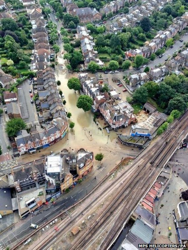 Day in pictures: 7 August 2013 - BBC News