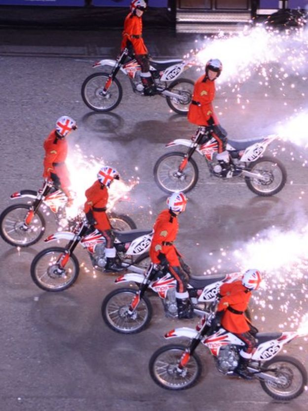 In pictures: Readers' pictures of Edinburgh's Festival - BBC News