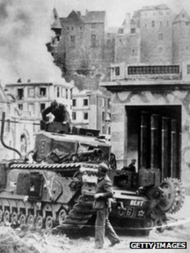 Dieppe Raid survivors attend 71st anniversary service - BBC News