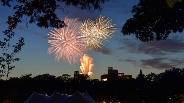 In pictures: Readers' pictures of Edinburgh's Festival - BBC News