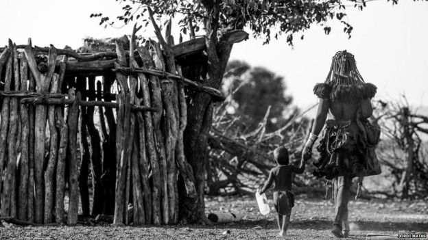 In pictures: Namibia's worst drought for 30 years - BBC News