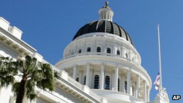 California law protects rights of transgender students - BBC News