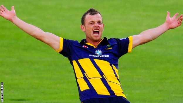 Graham Wagg stars as Glamorgan triumph sets up crunch match - BBC Sport