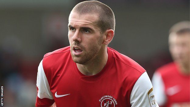 Steven Gillespie: Fleetwood striker makes Cheltenham return - BBC Sport