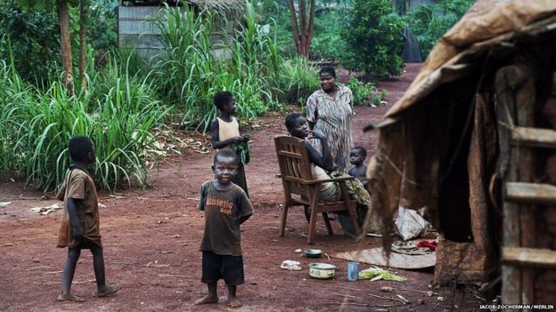 In pictures: Surviving Central African Republic anarchy - BBC News