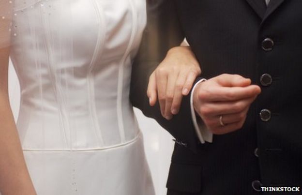 How does a polyamorous relationship between four people work? - BBC News