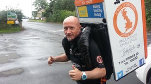 Fridge-carrying runner on 'impossible journey' down UK - BBC News