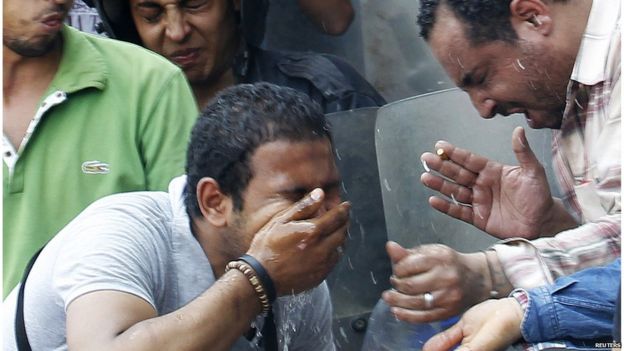 In pictures: Cairo mosque siege - BBC News