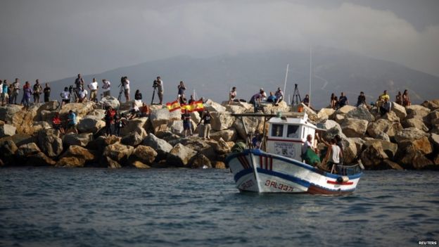 Gibraltar protest: In pictures - BBC News