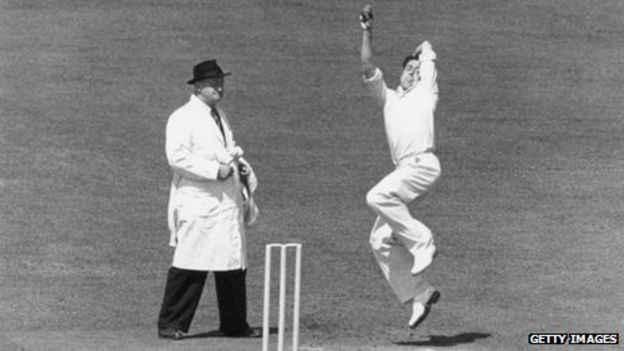 Cricket's Trevor Bailey has Colchester road named after him - BBC News