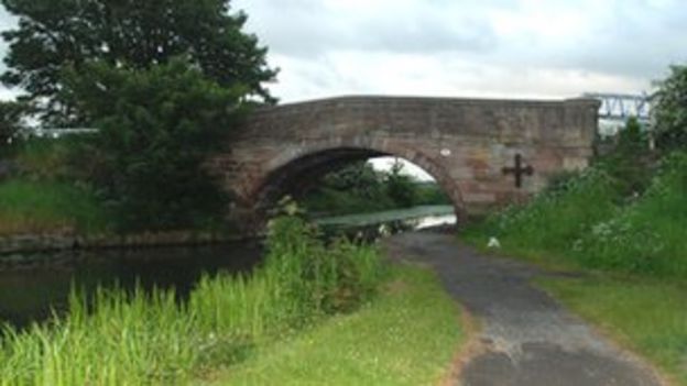 Jamie Starkey shooting: Gun used in killing found by canal - BBC News