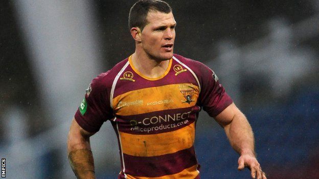 Huddersfield Giants prop Stuart Fielden announces retirement - BBC Sport