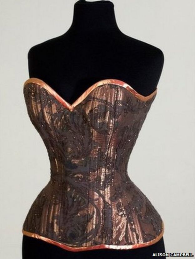 In pictures: The Oxford Conference of Corsetry - BBC News