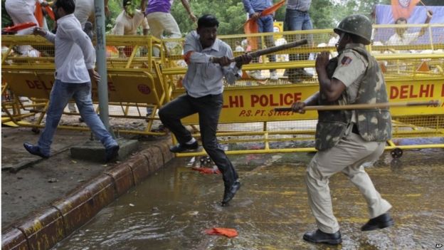 Day in pictures: 26 August 2013 - BBC News