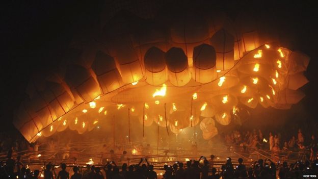 Day in pictures: 27 August 2013 - BBC News