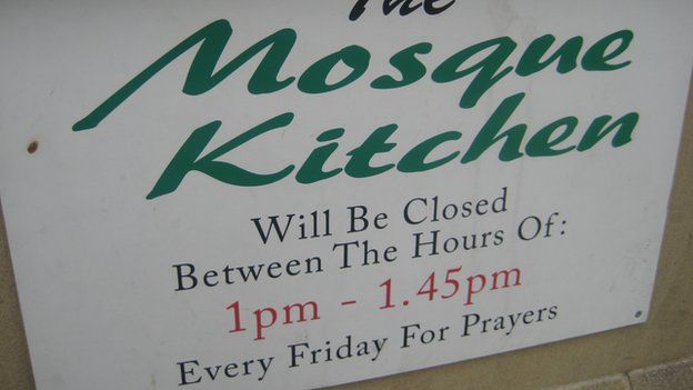 The mosque kitchen 'open to all' - BBC News