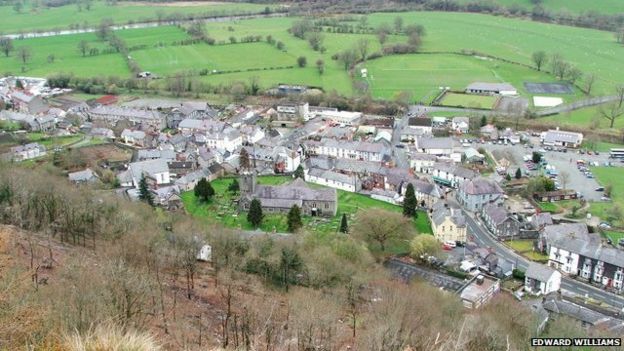 Corwen flood relief plan 'could generate power' - BBC News
