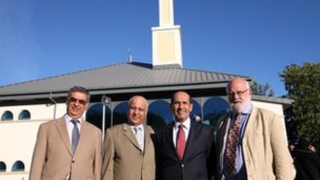 New £1.3m mosque opens on Dundee city campus - BBC News