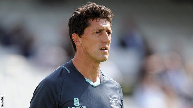 Jon Lewis: Sussex sign veteran seamer after Surrey exit - BBC Sport