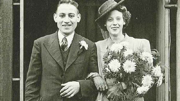 'Pretty Windows' murder: Family seek closure - BBC News