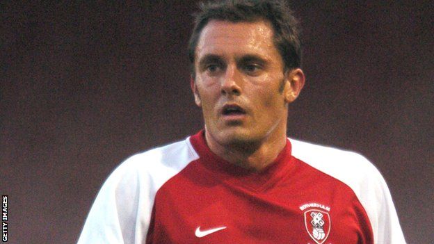 Grimsby: Paul Hurst takes sole charge as Rob Scott departs - BBC Sport