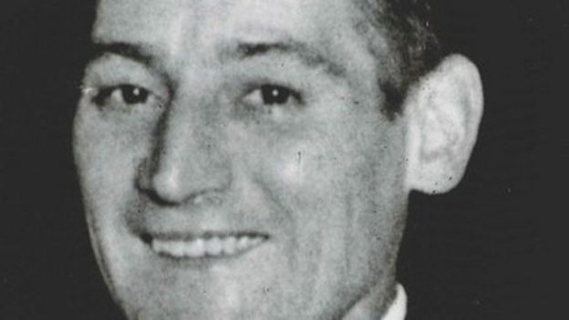 What is it like to live near the scene of an unsolved murder? - BBC News