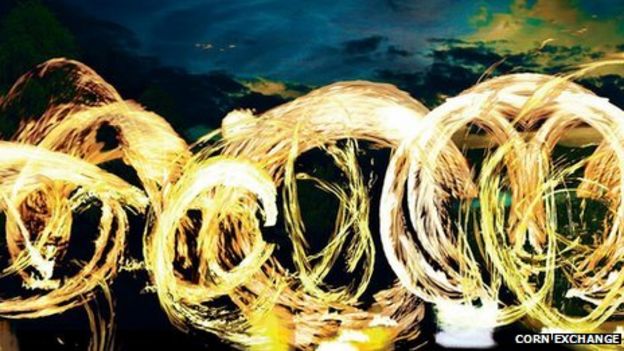 Newbury town canals set for Ablaze 'festival of fire' - BBC News