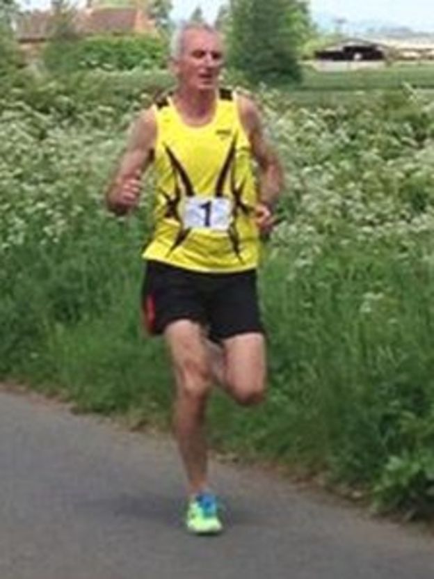 Cardiff 10k: Martin Rees claims new over-60s world record - BBC News