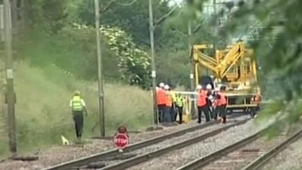 Network Rail fined £125,000 over worker death in Essex - BBC News