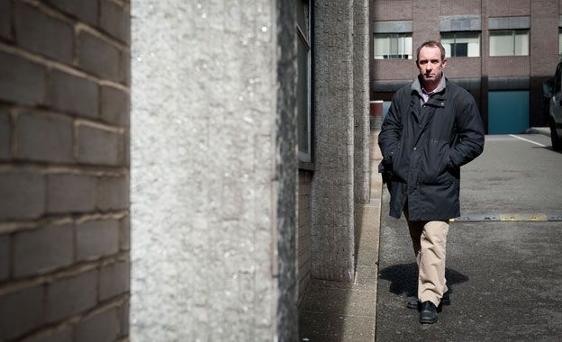 Getting my mugger to explain why - BBC News