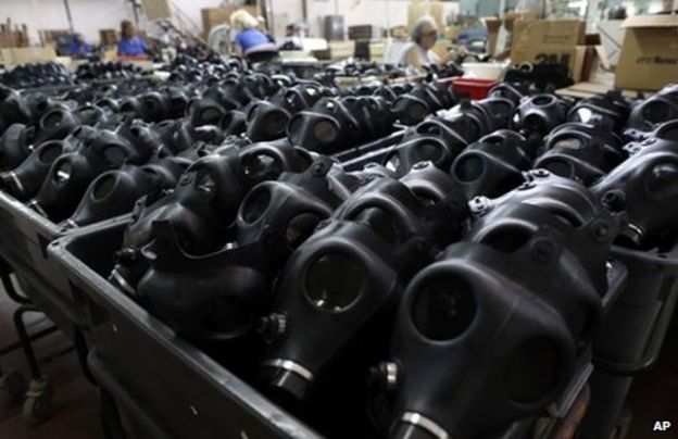 Israel: Reality TV stars 'jump gas mask queue' - BBC News