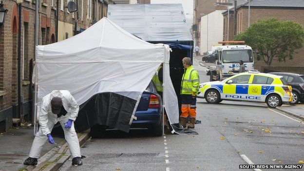 Luton murdered teenager died from 'stab wound to heart' - BBC News
