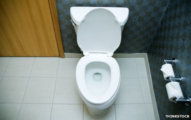 Russia: Toilet advert accused of racism - BBC News