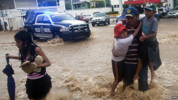 Mexico hit by Hurricane Ingrid and Tropical Storm Manuel - BBC News