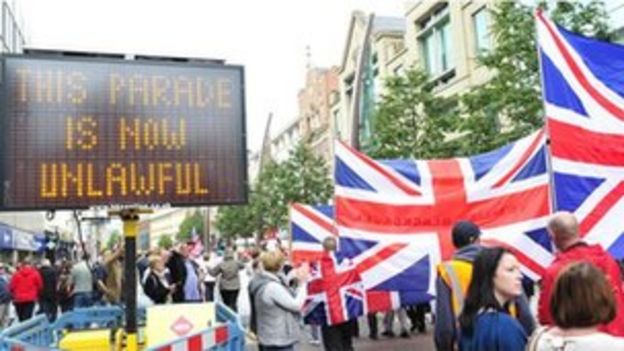More than 3,000 protesters join loyalist parade in Belfast - BBC News