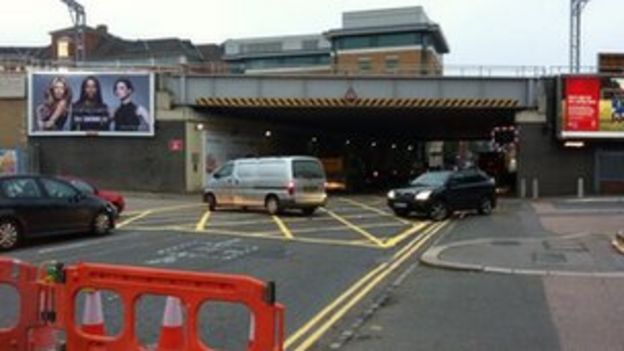 Reading IDR re-opens after sewer repairs - BBC News