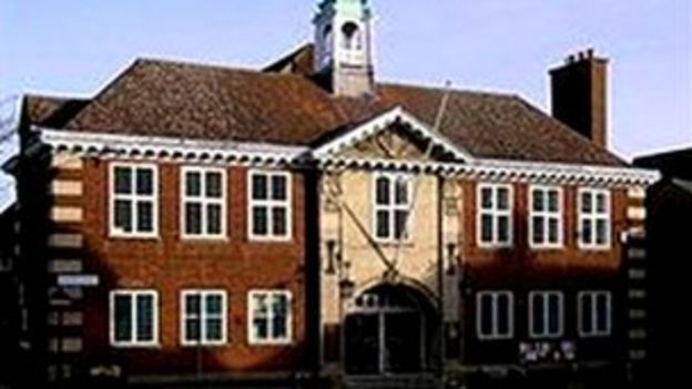 Town hall will house Hitchin and Letchworth museums - BBC News