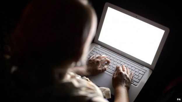 Digital do-gooders: Why do we help strangers online? - BBC News