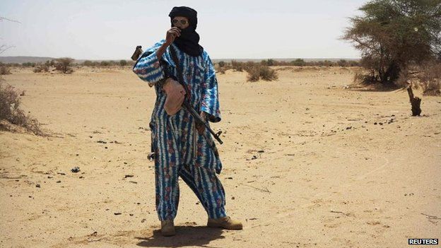 Mali Tuareg separatist rebels pull out of peace deal - BBC News