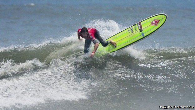 Cornish surfer Ben Skinner wins silver in world championship - BBC News