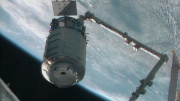 US-Russia space station crew delayed in orbit after glitch - BBC News