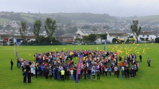 Brixham balloons event remembers schoolgirl Izzy Dix - BBC News