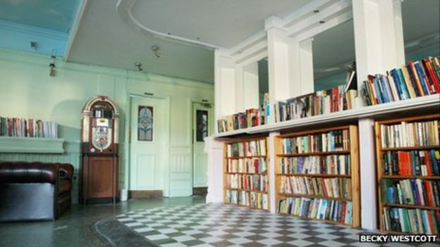 Islington's The Kindness Project library opens - BBC News