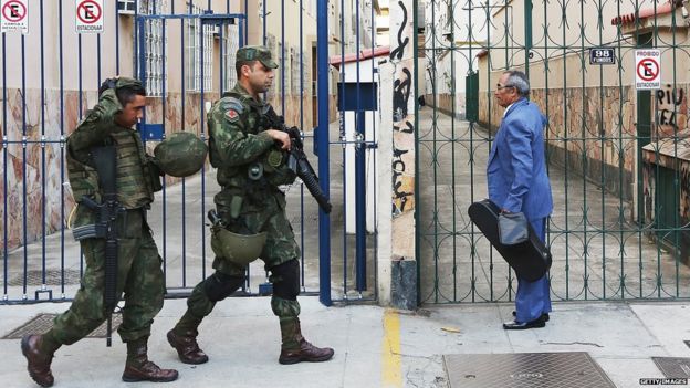 Day in pictures: 7 October 2013 - BBC News