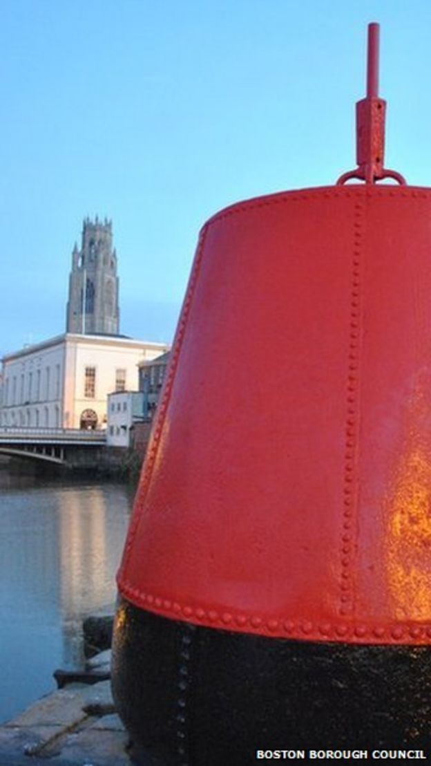 Boston buoy put on display on Custom House Quay - BBC News