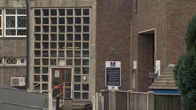 HMP Blundeston: Last inmates leave ahead of closure - BBC News