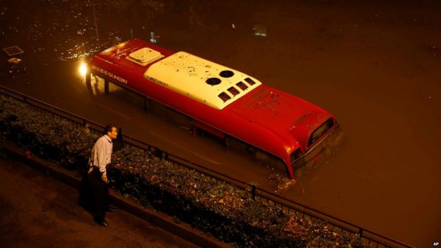 Day in pictures: 9 October 2013 - BBC News