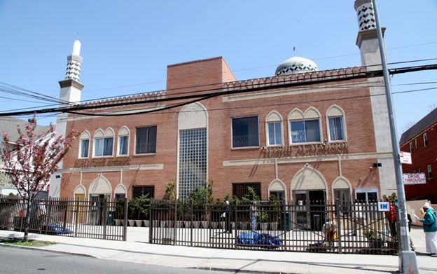 Shamsi Ali: The rise and fall of a New York imam - BBC News