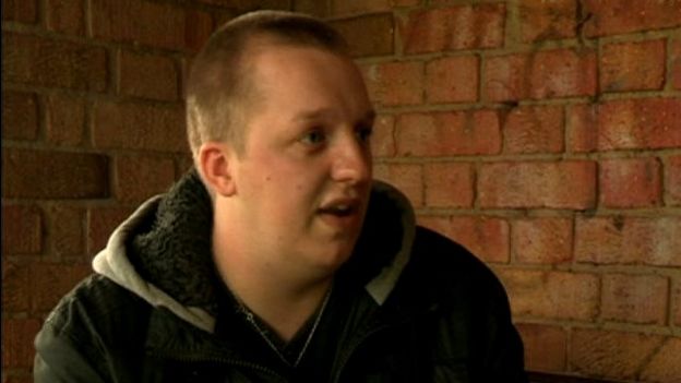 Gambling addict who lost everything rebuilds his life - BBC News